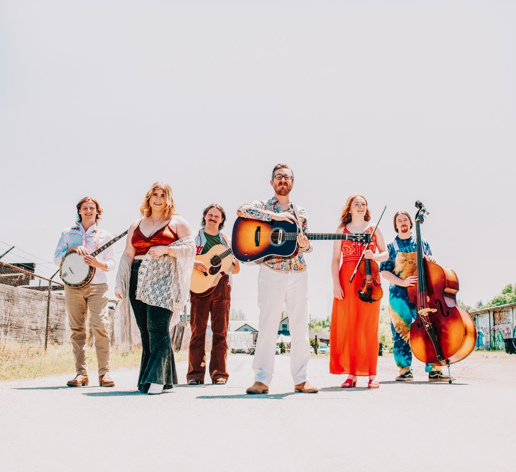 INTERVIEW: Modern Bluegrass Trailblazer Alex Leach Talks New Album 'All ...